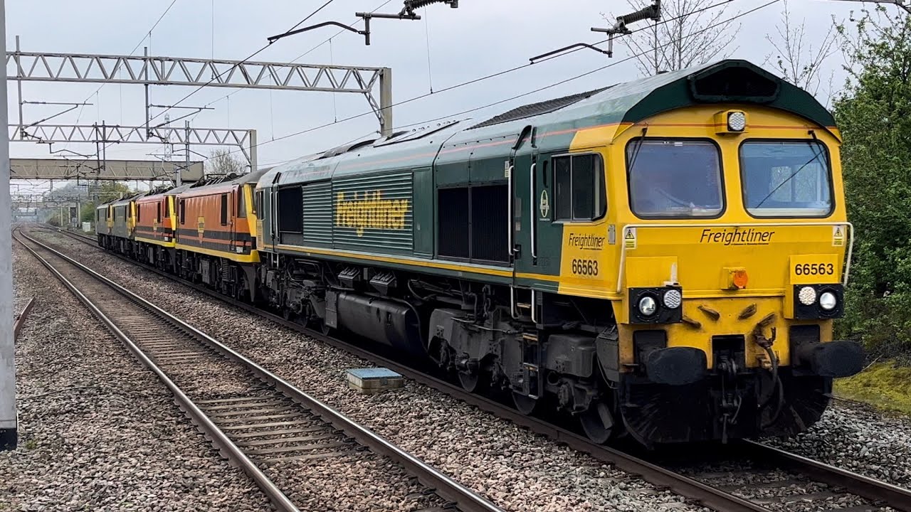 Epic Convoy of #class90 locos with tones - YouTube
