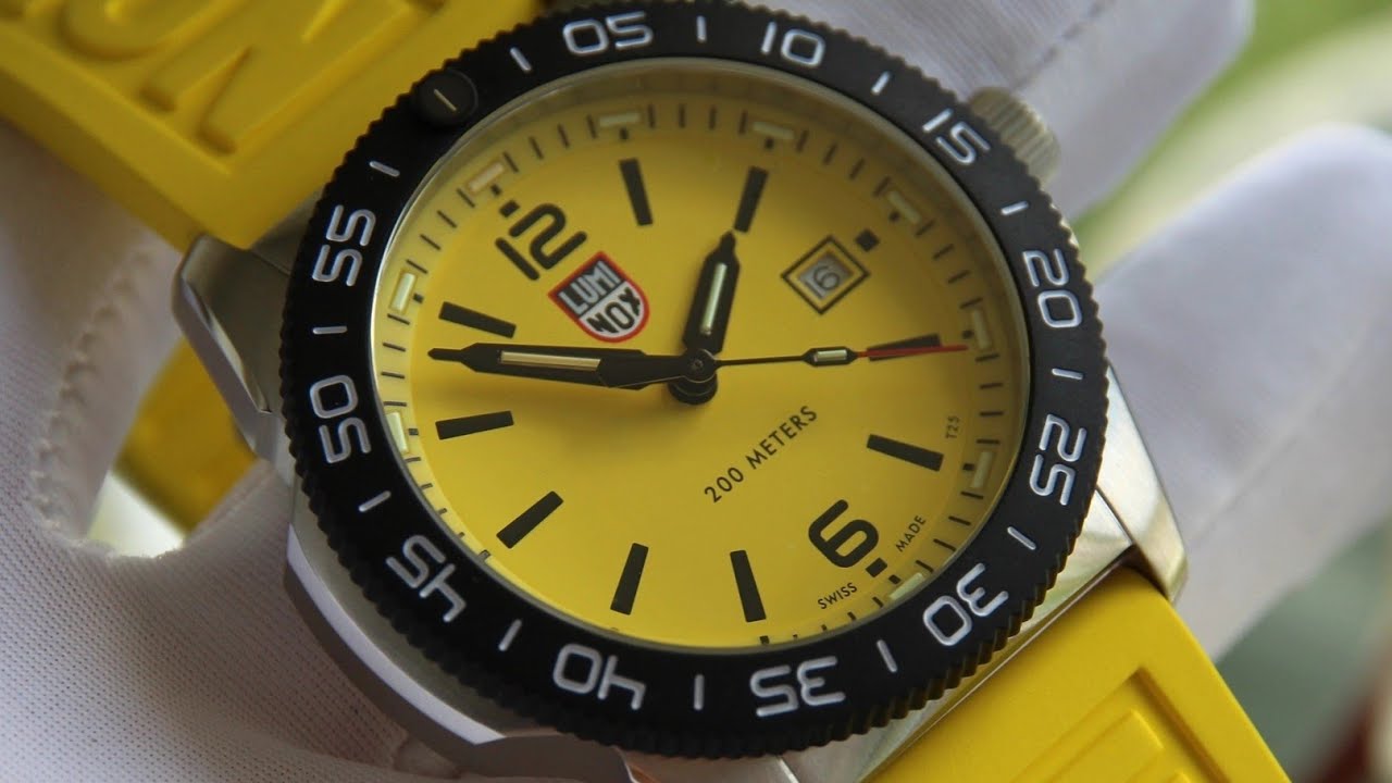 Luminox Pacific Diver yellow - YouTube
