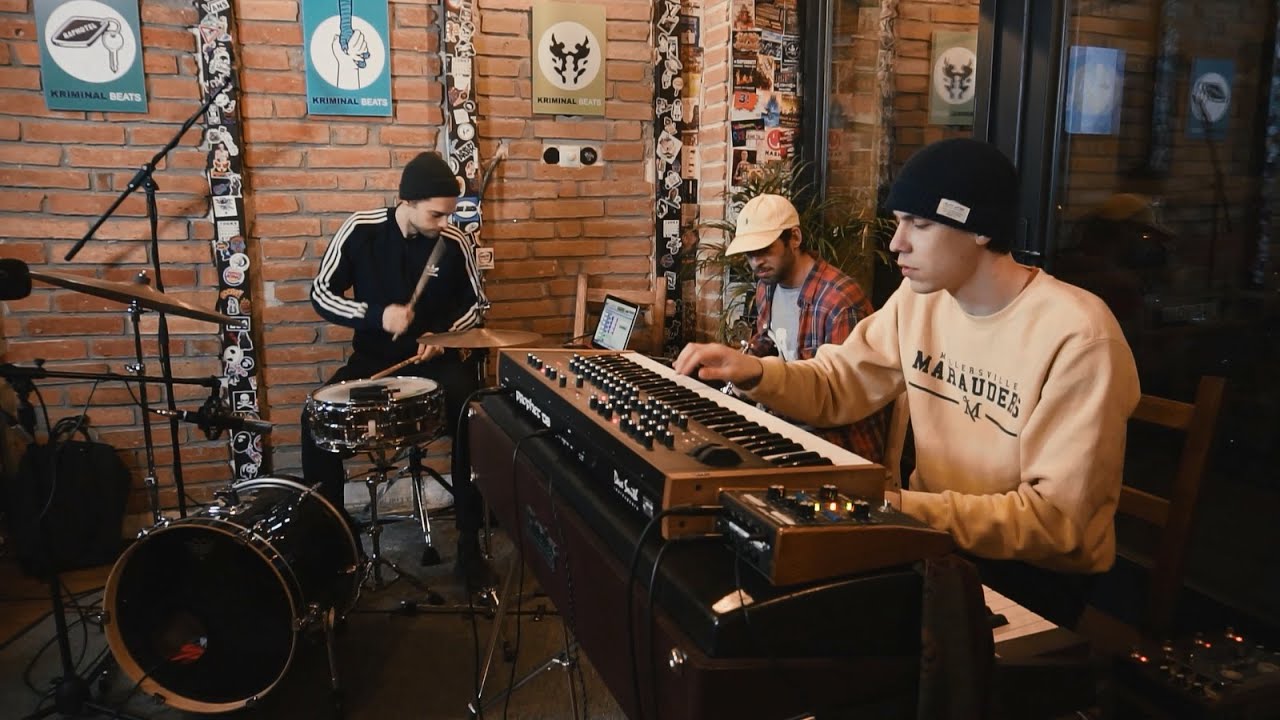 Jazzbois - Roots Joint // Mellow High Live @ Roots Budapest - YouTube Music