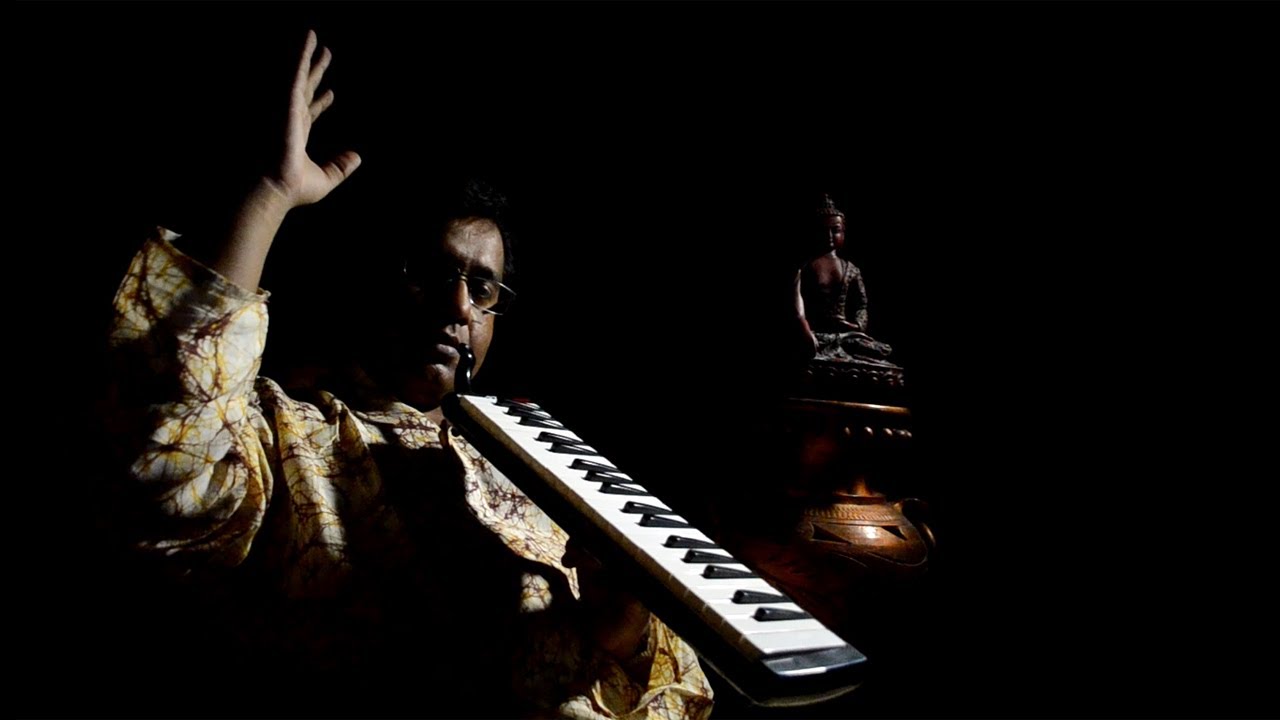 Eto sur aar eto gaan :: Sumanta Basu on the Melodica - YouTube