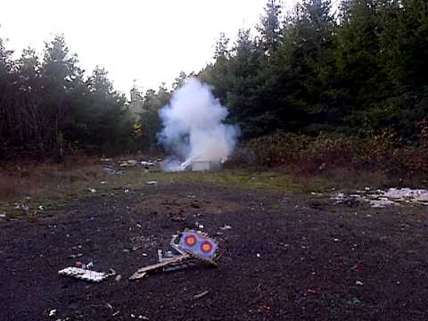 Exploding a bathtub with Tannerite - YouTube