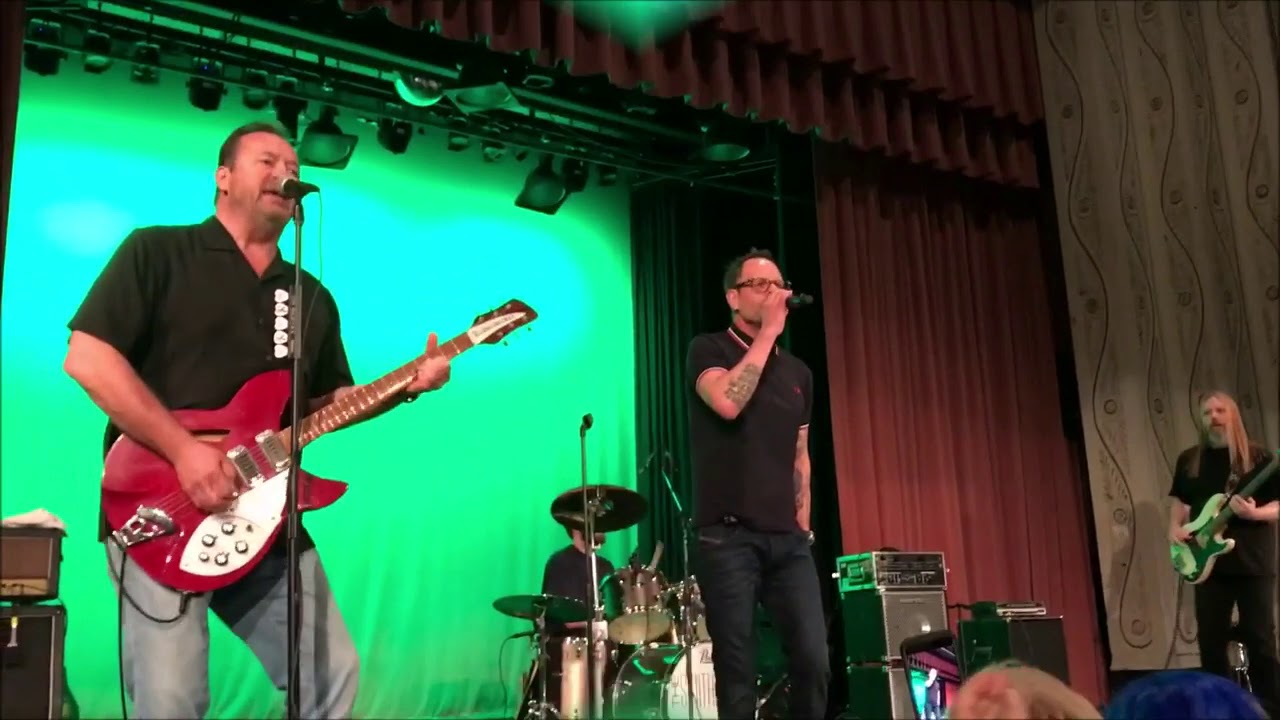 Jim Babjak (The Smithereens) and Robin Wilson (Gin Blossoms) at Valley ...