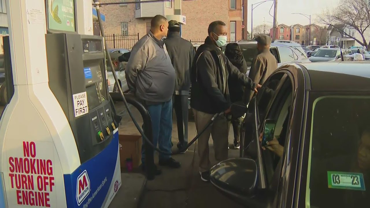 Hundreds line up for gas giveaway hosted by businessman Willie Wilson ...