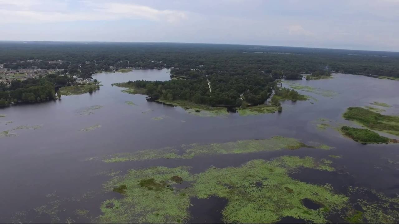 2000 feet out, 400 feet up over Lake Todd, Hernando, Florida - YouTube