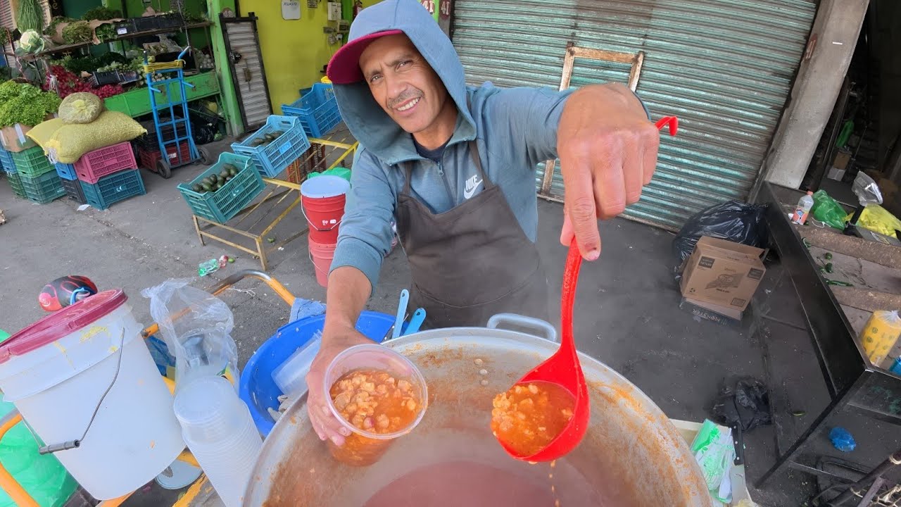 Pozole para revivir CRUDOS del Chino de abastos... Muy sabroso ...