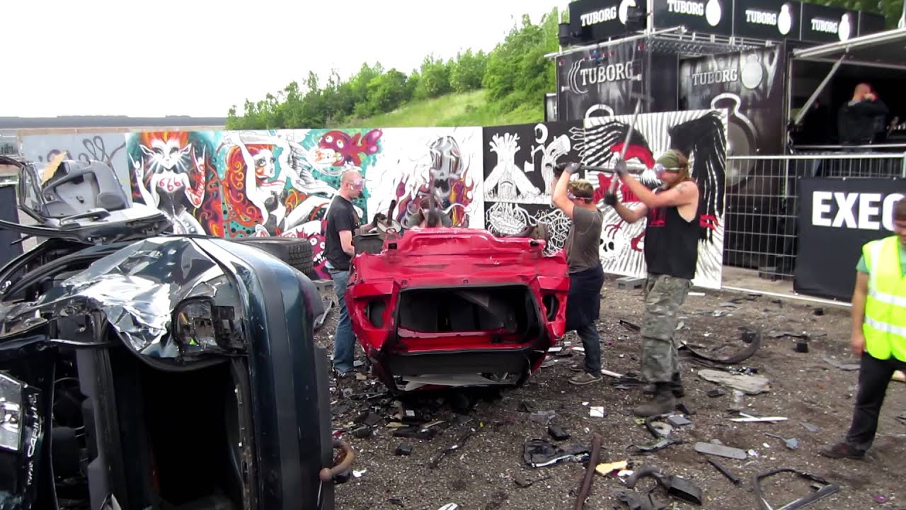 Så bliver der smadret biler Copenhell 2012! - YouTube