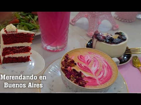 Merendando en el "Cafecito Rosa" de la calle mas Parisina de Buenos ...