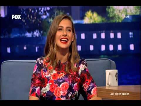 Tuba Ünsal Sexy Elbise Giydi Modacı Zeynep Tosun