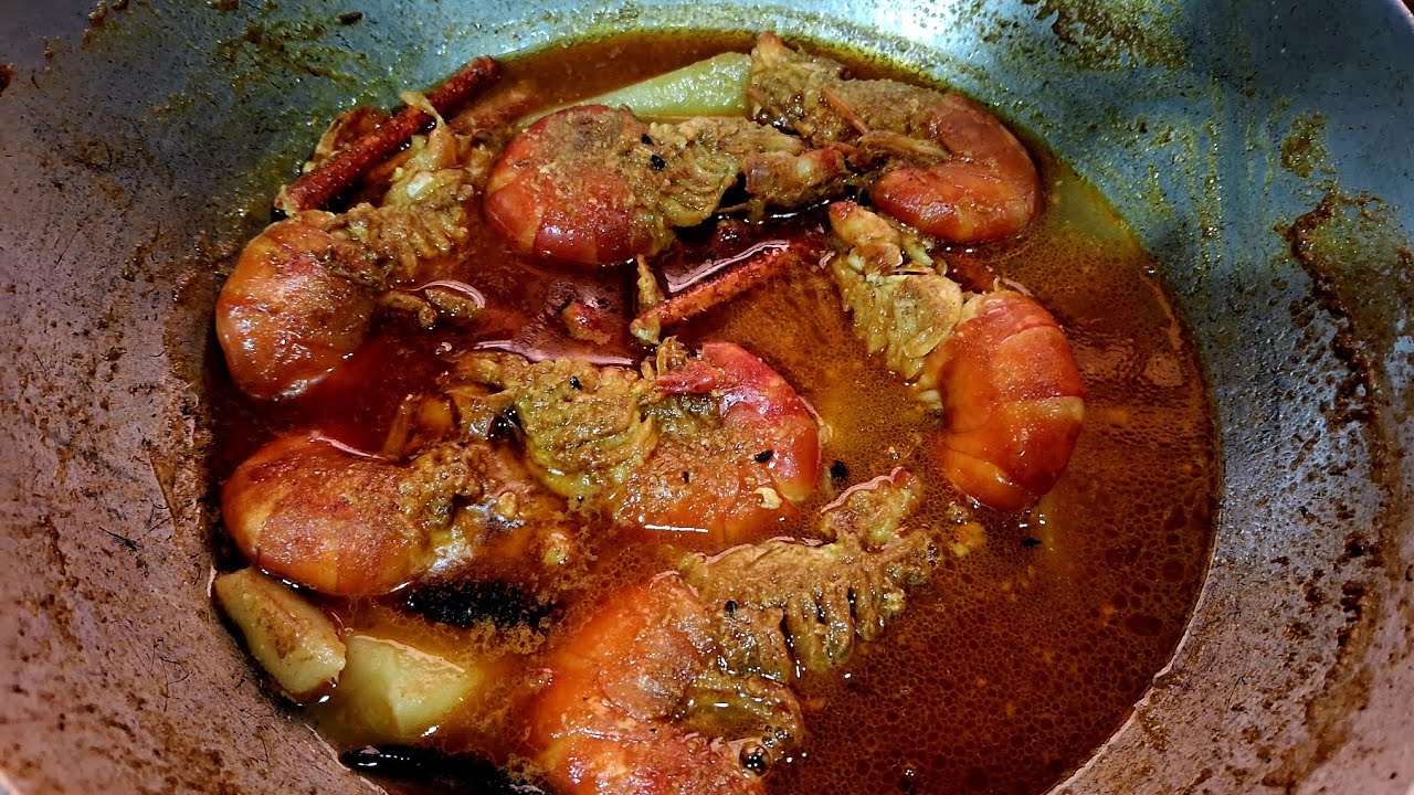 Golda Chingri Jhol Recipe | Traditional Bengali Prawn Curry | গলদা ...