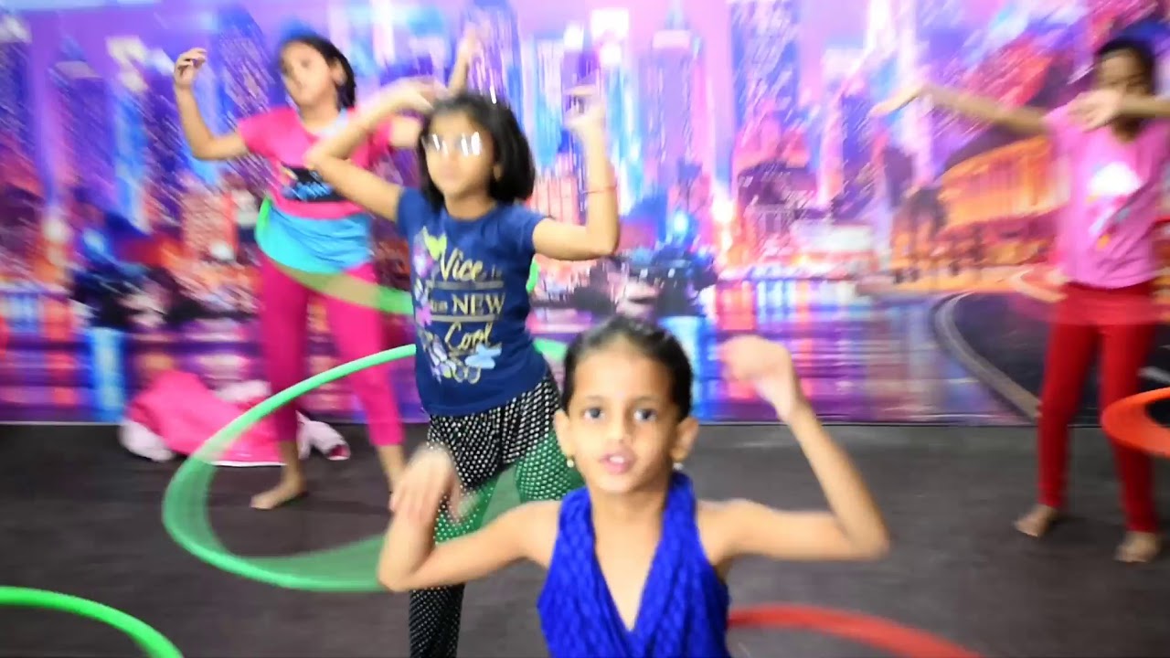 Hula hoop dance - YouTube