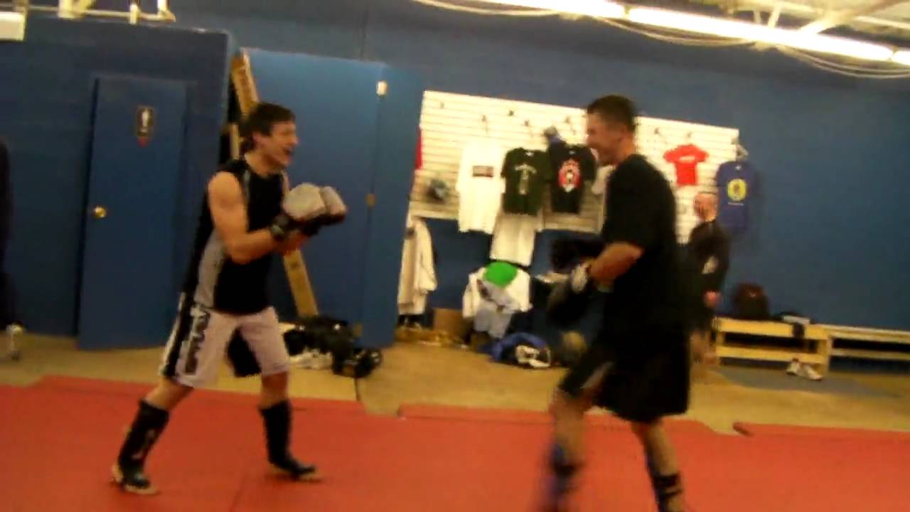 Spider monkey attack, if done right....no can defense - YouTube