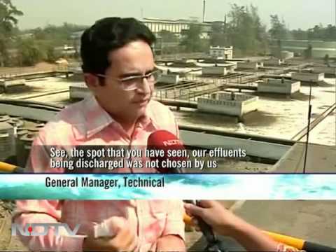 Pollution spreads in Vapi, govt looks the other way - YouTube