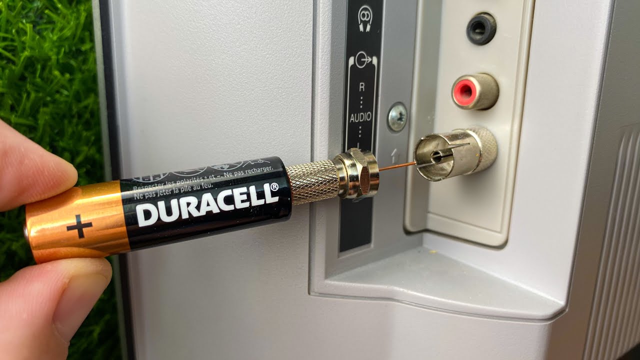 Insert the battery into the TV and watch all the channels of the world ...