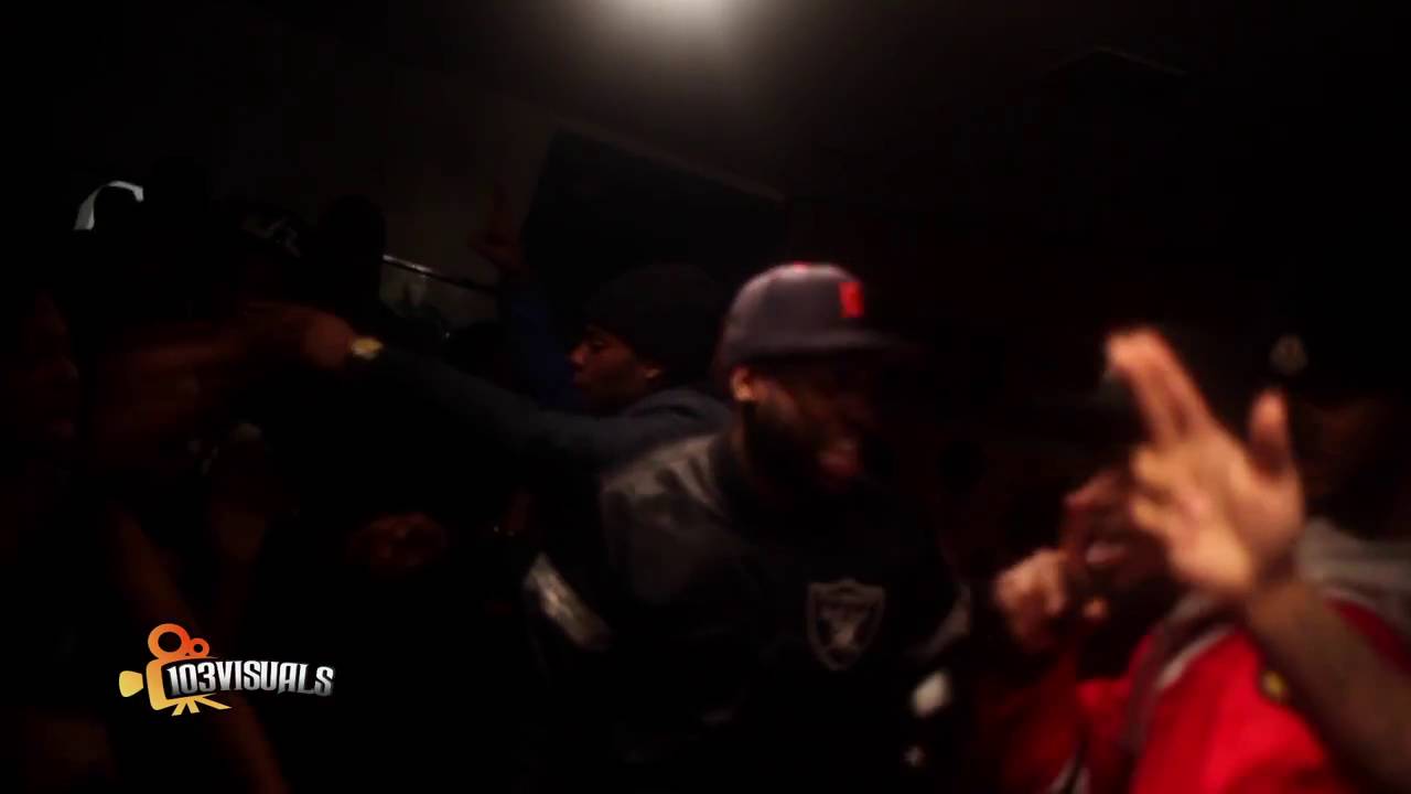 Swazzy Performs "5 Deep Inna Nissan" LIVE - YouTube