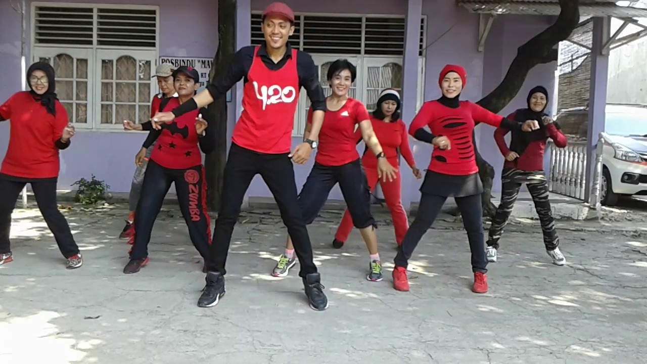 GOYANG DUMANG LINE DANCE TEAM KOMPOSER BINTARO - YouTube
