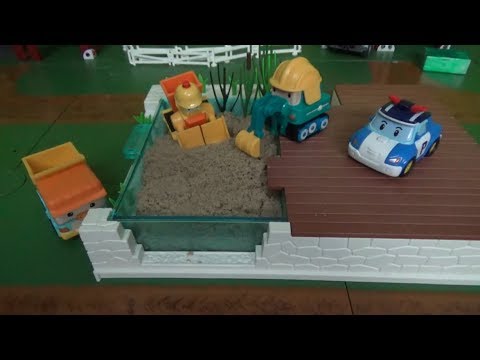 Robocar Poli Pour the sand in the pool Toys play 로보카폴리 수영장 모래를 퍼내라! 장난감 ...