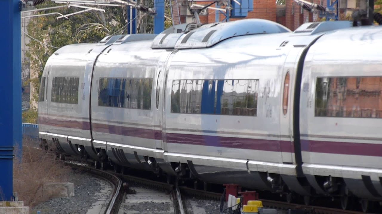 AVE S 103 ENTRANDO A LLEIDA - YouTube