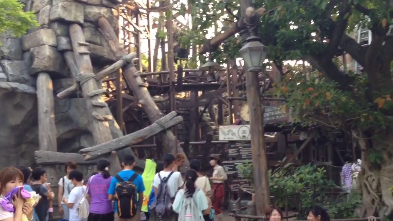 レイジングスピリッツ "Raging Spirits" is a popular attraction at Tokyo DisneySea ...