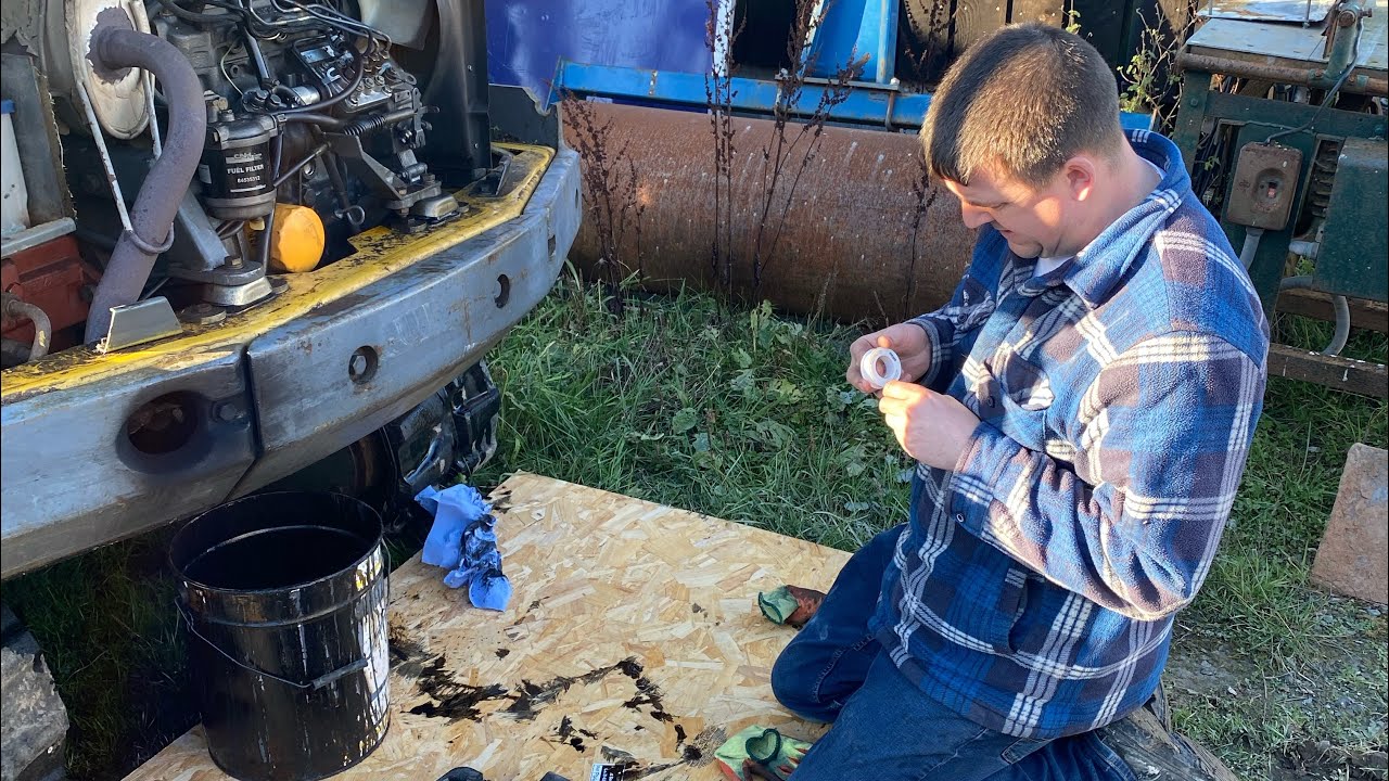 Servicing and repairing a JCB 804 midi excavator - YouTube