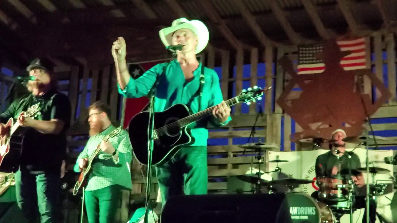 Bo's Extravaganza 20 20 Dukes of Hazzard theme song. - YouTube