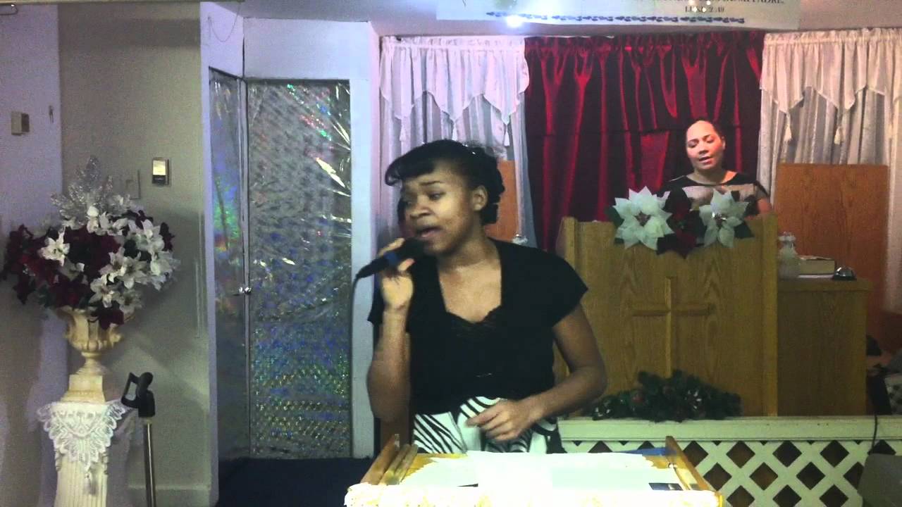 Crystal Ramirez singing Santo Jesus - YouTube