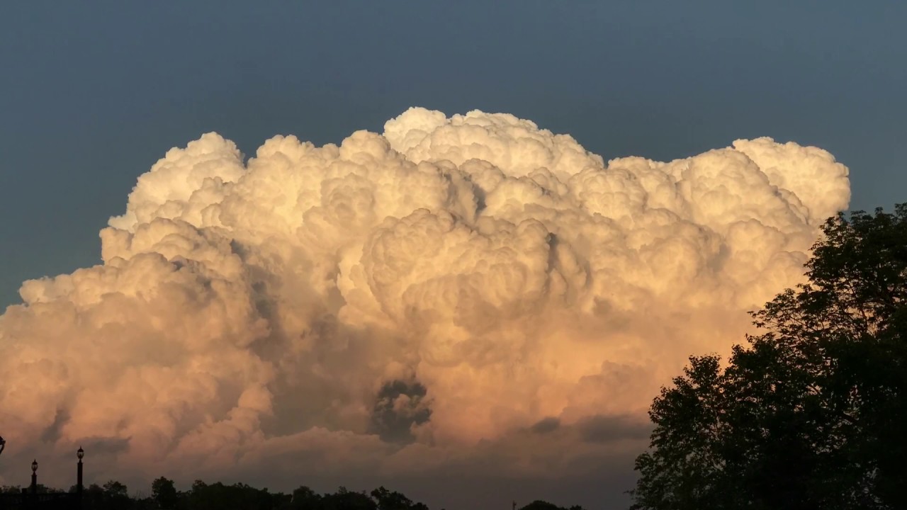 Time-lapse of a thunderhead cloud - YouTube
