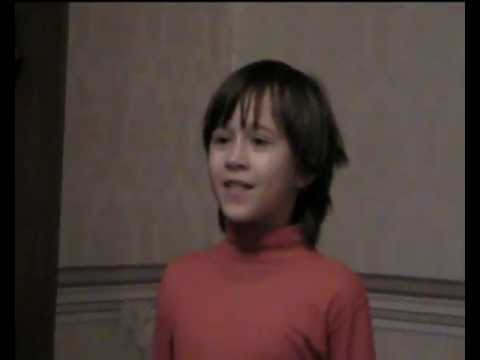 Maza Meitene dzied Latviski - YouTube