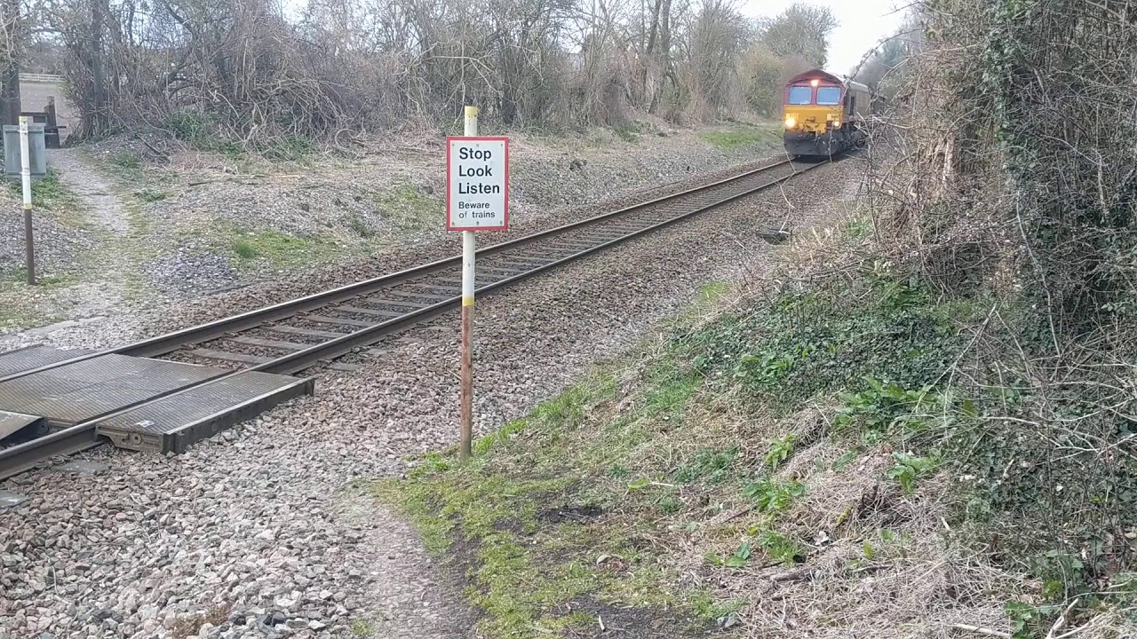 Rubbish Train on the Aylesbury-Princes Risborough Line - YouTube