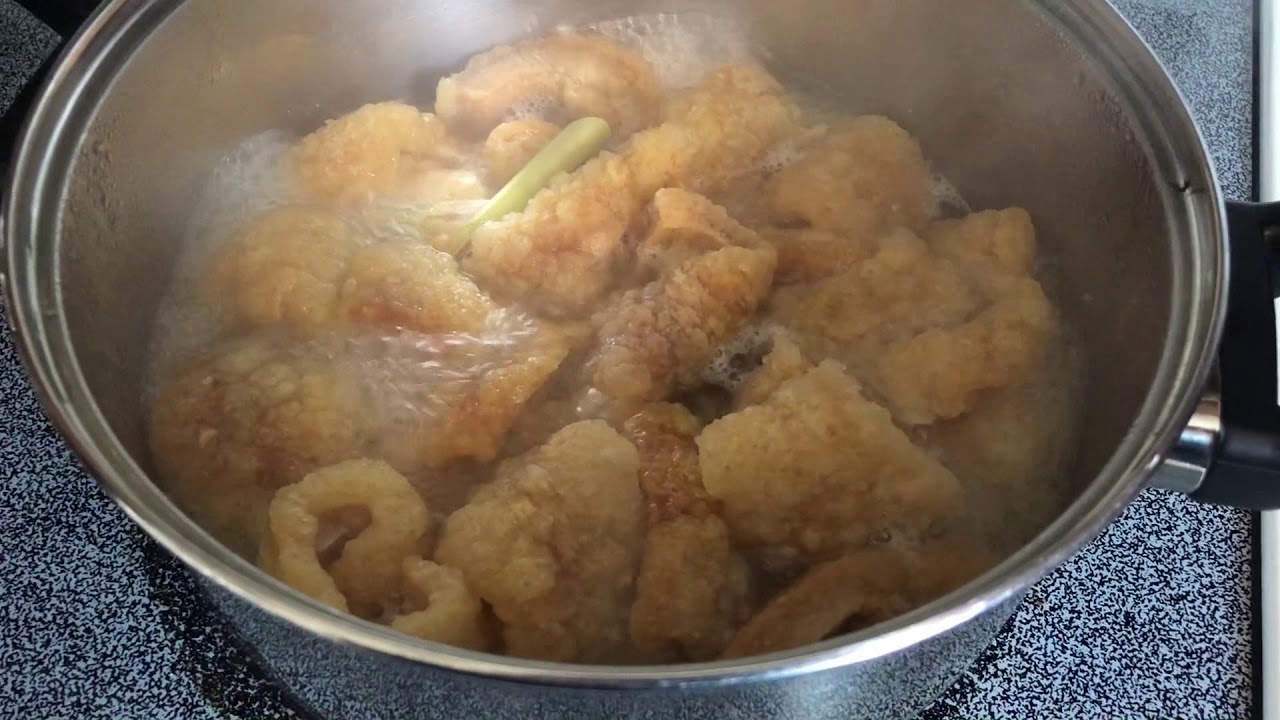 Hmong Food - Pork Crackling with Green Vegetables - YouTube