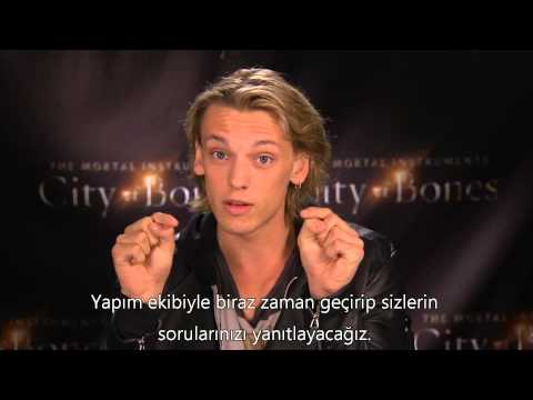 Jamie Campbell Bower Hayranlara Sesleniyor! (Türkçe Altyazılı)