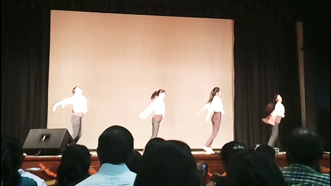 Best College Girls Dance Performance 😘 - YouTube