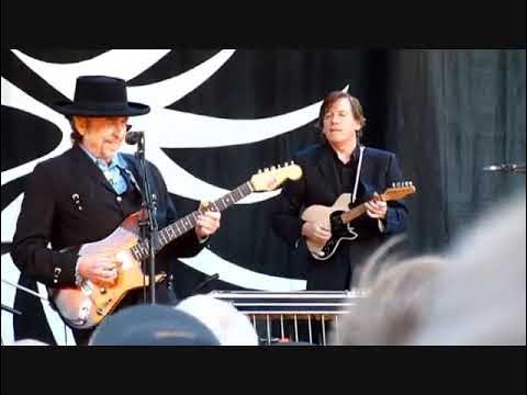 Bob Dylan Beyond Here Lies Nothin' - YouTube