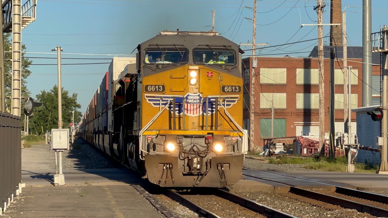 Low ditch light UP AC44 leading CSX I-191 - YouTube