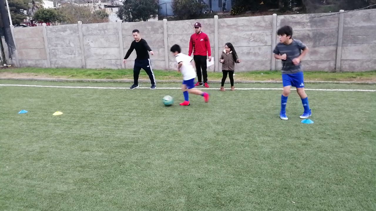 conducción de balón con borde interno en zigzag con aceleración - YouTube