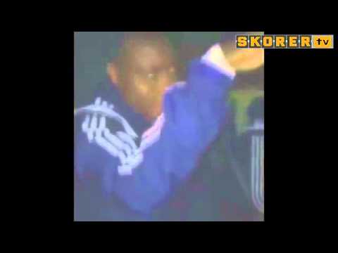 Emenike'den çılgın kobra dansı!