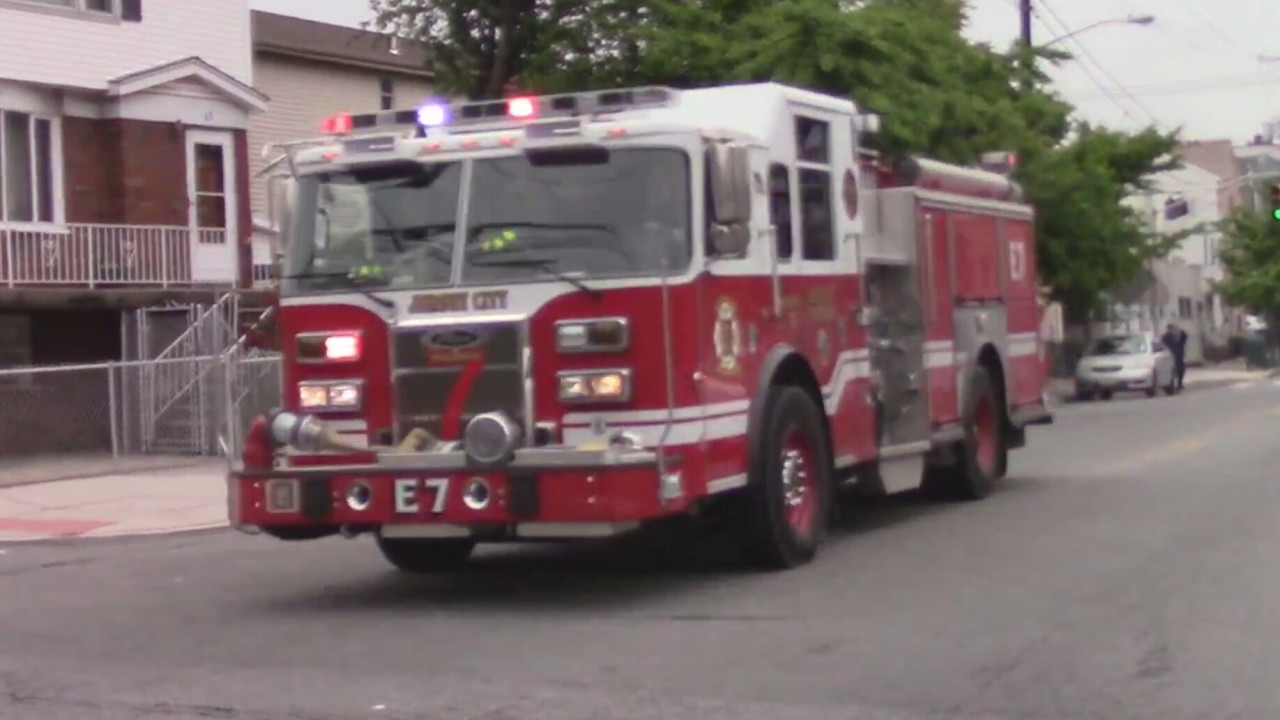 Jersey City, Nj Fire Department Engine 7 Responding - YouTube