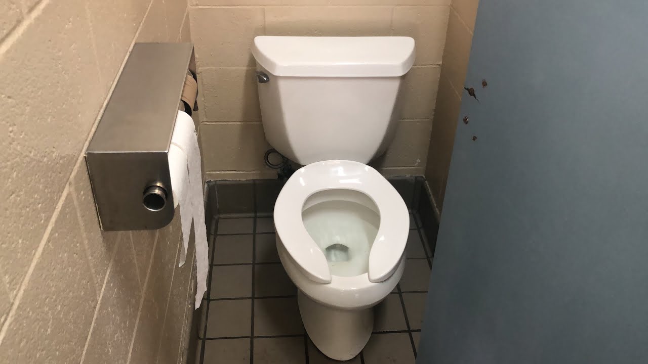 [1151] 1988 state park restroom with Kohler fixtures - YouTube