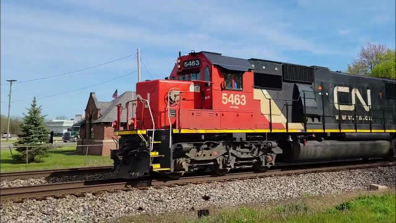 CN 5463, 5434 speed Westbound to pick-up cars for the local freight train, past Vicksburg, MI ...