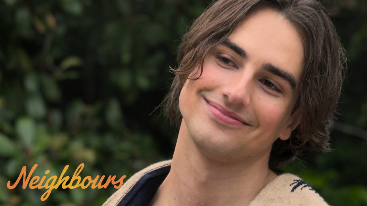 Max Ramsay Moves In | Neighbours - YouTube