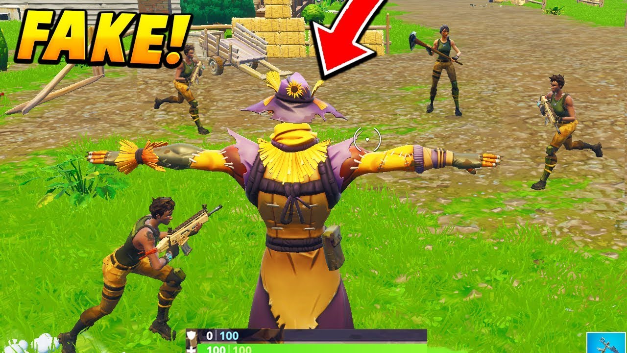 I pretended to be a FAKE SCARECROW at fatal fields.. (Fortnite Battle ...
