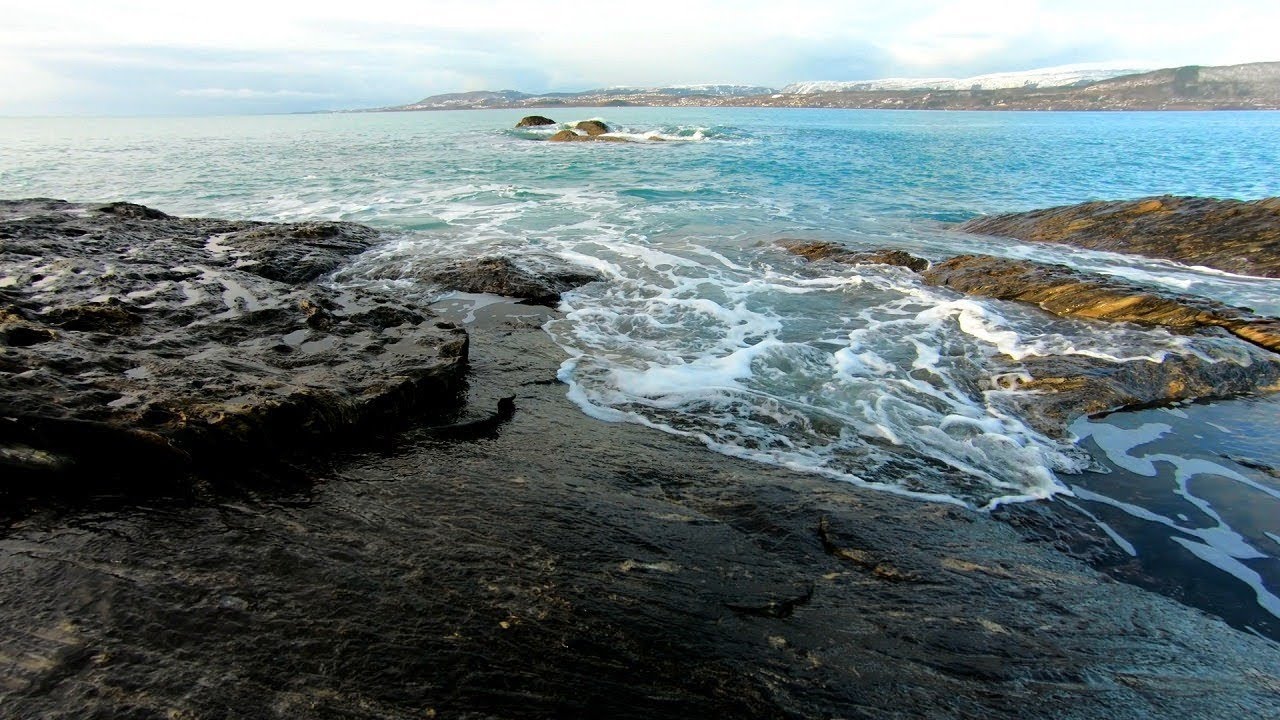 Nature sound of ocean waves washing up on the shore - YouTube