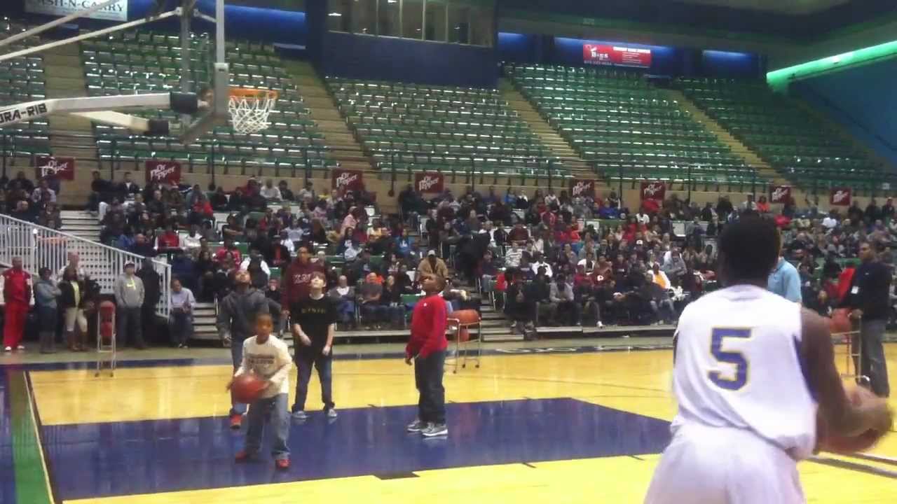 First Round of the 3 Point Shootout. Larry Ennis - WiHi - YouTube