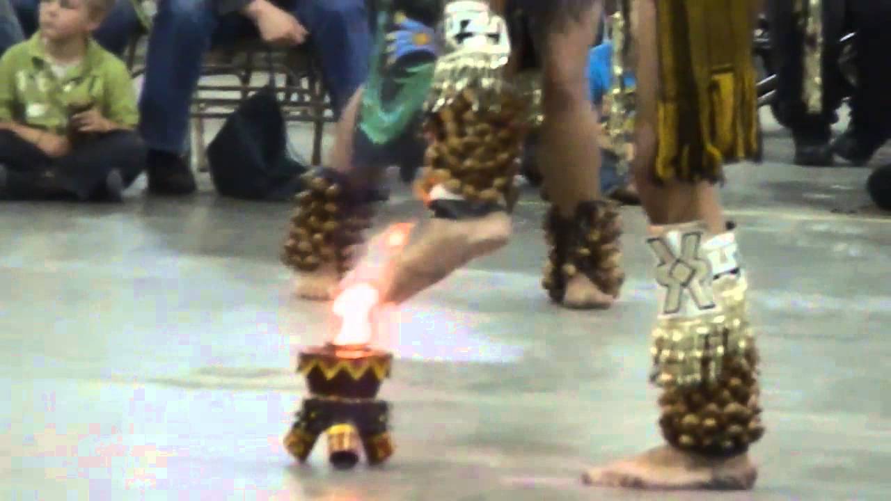 Calmecac Tezkatlipoka Aztec Dance and Drum performance Nov. 2012 - YouTube