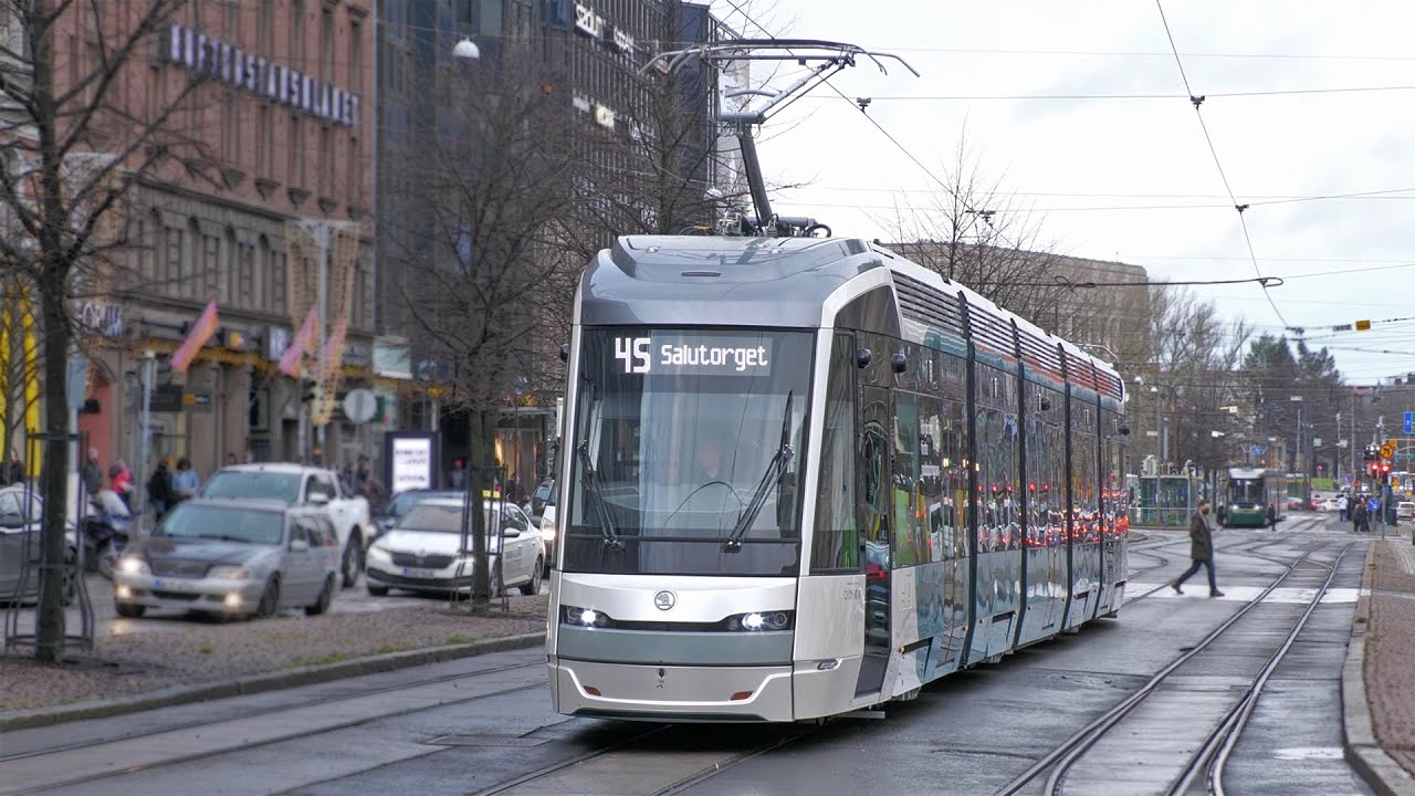 Raide-Jokeriratikka Helsingin keskustassa (Škoda ForCity Smart Artic ...