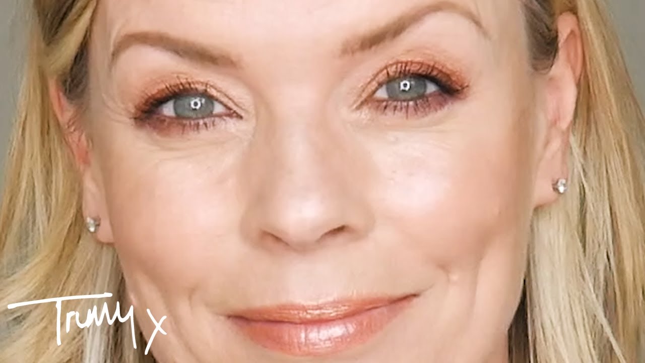 How To Create A Summery Smoky Eye with Caroline Barnes | Trinny London ...