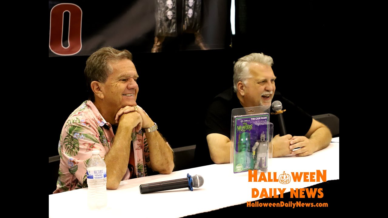 THE MUNSTERS Q&A Panel with Butch Patrick and Daniel Roebuck | Haunted Screams Expo 2022 - YouTube