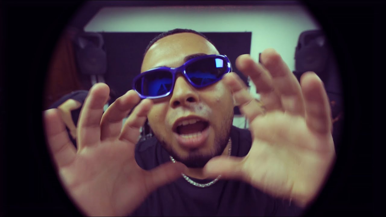 Kevin Calderon - Quédate (Official Video) - YouTube