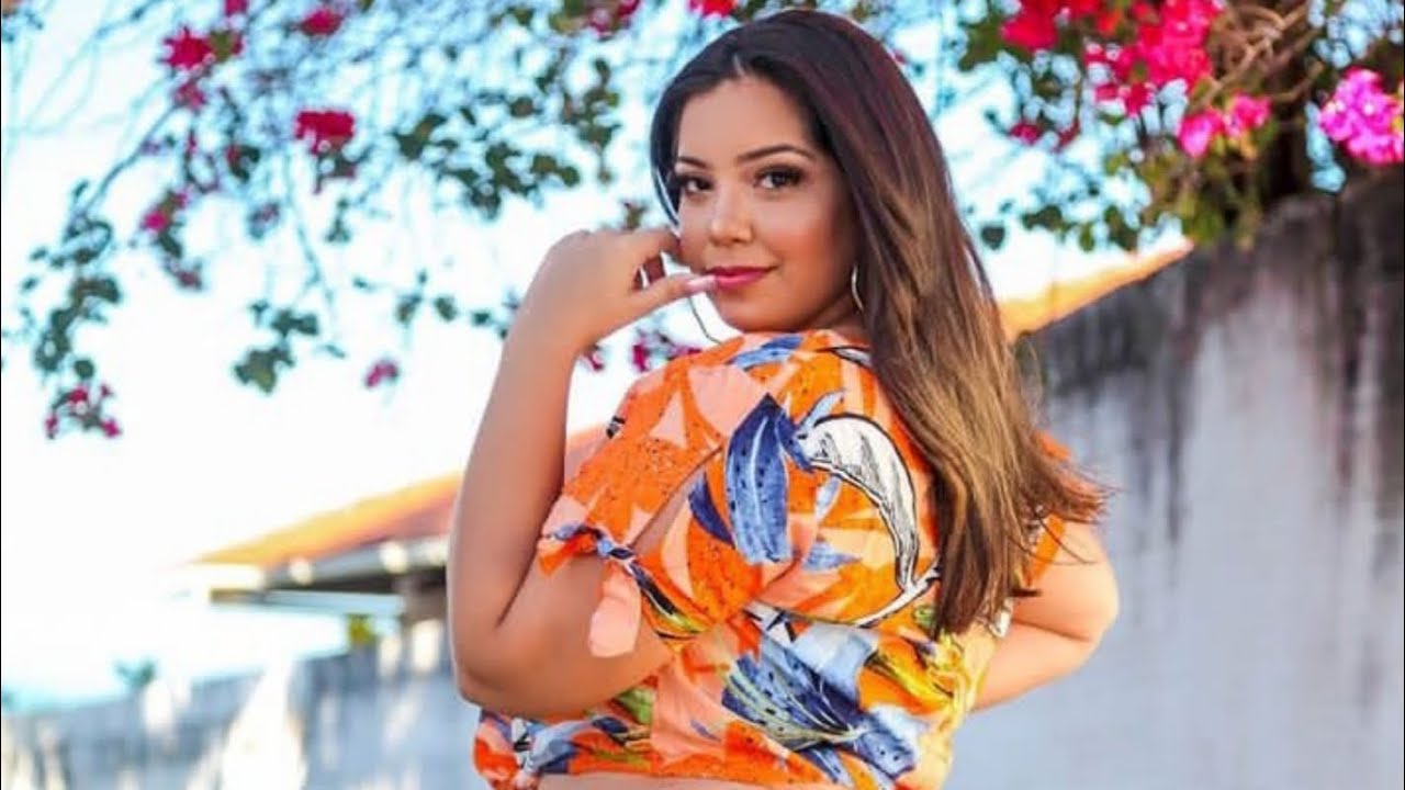 Dry Paiva | Biography | Curvy | Wow Plus size | Fashion Model ...