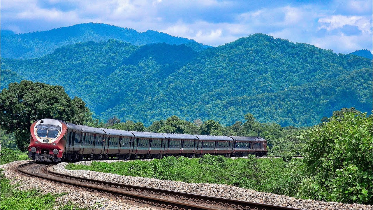 Train into the Scenic Rail Route Gulma, Dooars || Bamanhat - Siliguri ...