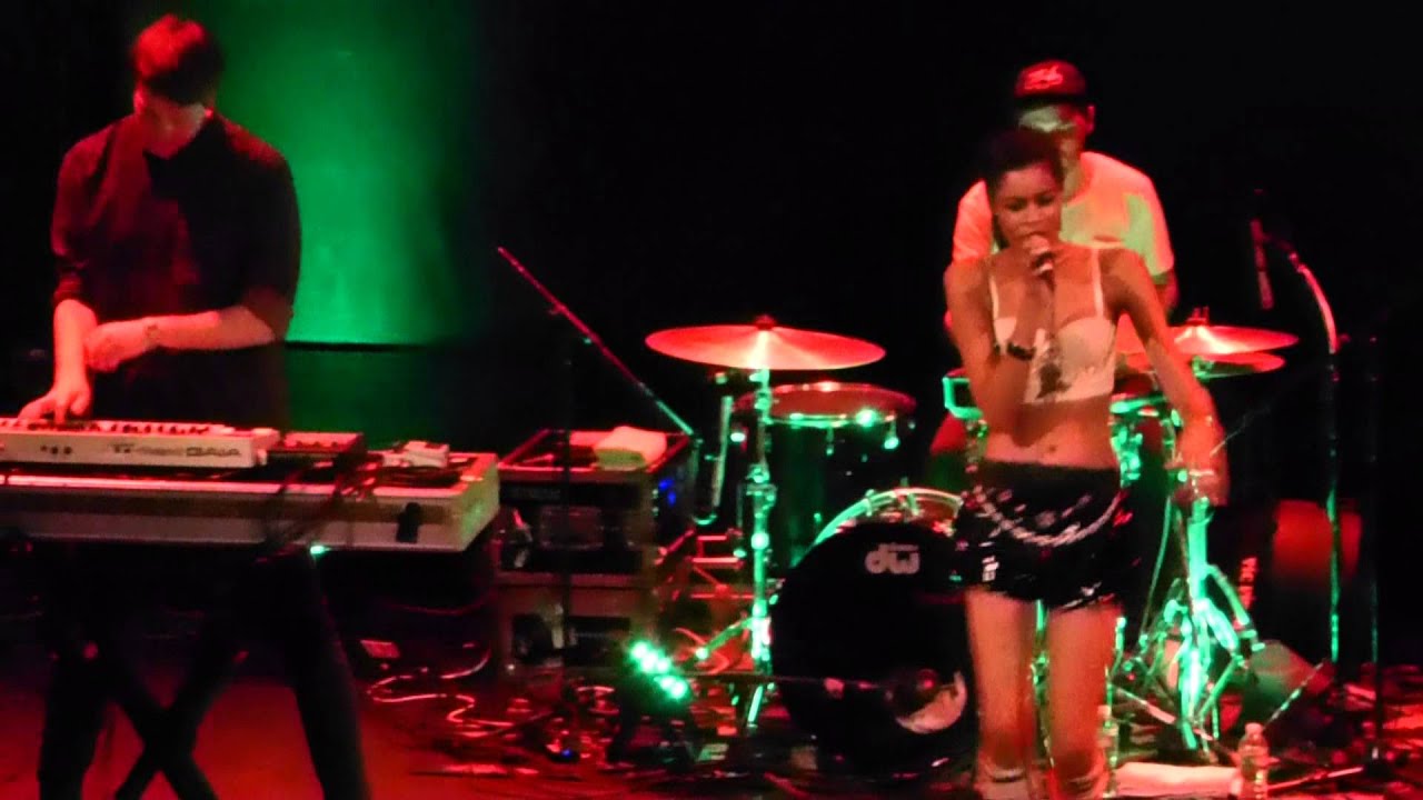 "This Is How We Do It" (Montell Jordan Cover) live by Alunageorge on 9 ...